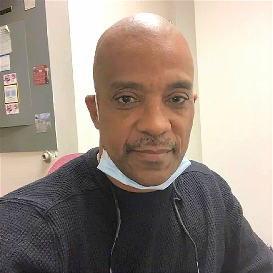 Hyattsville dentist Dr. Gary Arrindell at Centro Dental Las Americas ...